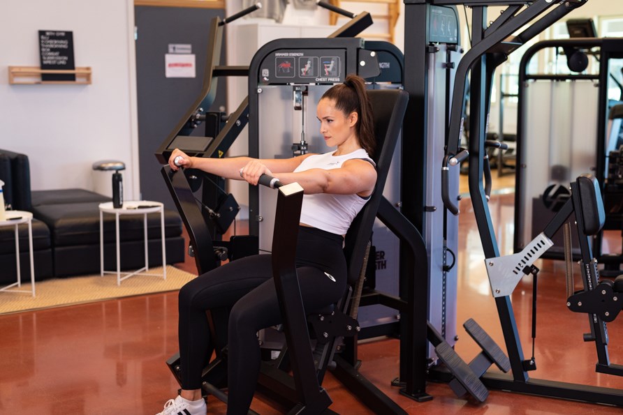 Bröstpress maskin (Chest press) | Svenskt Kosttillskott